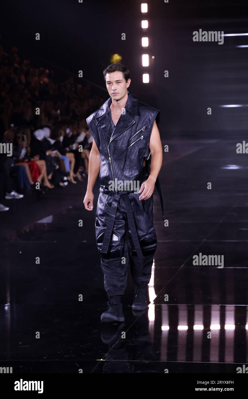 Paris, France. 01st Oct, 2023. Francisco Lachowski walks the runway of ...