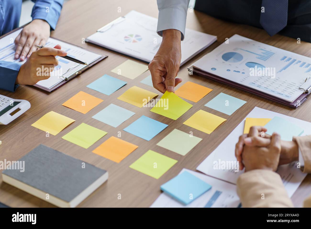 Business People brainstorming Meeting Design Ideas use post it notes to ...