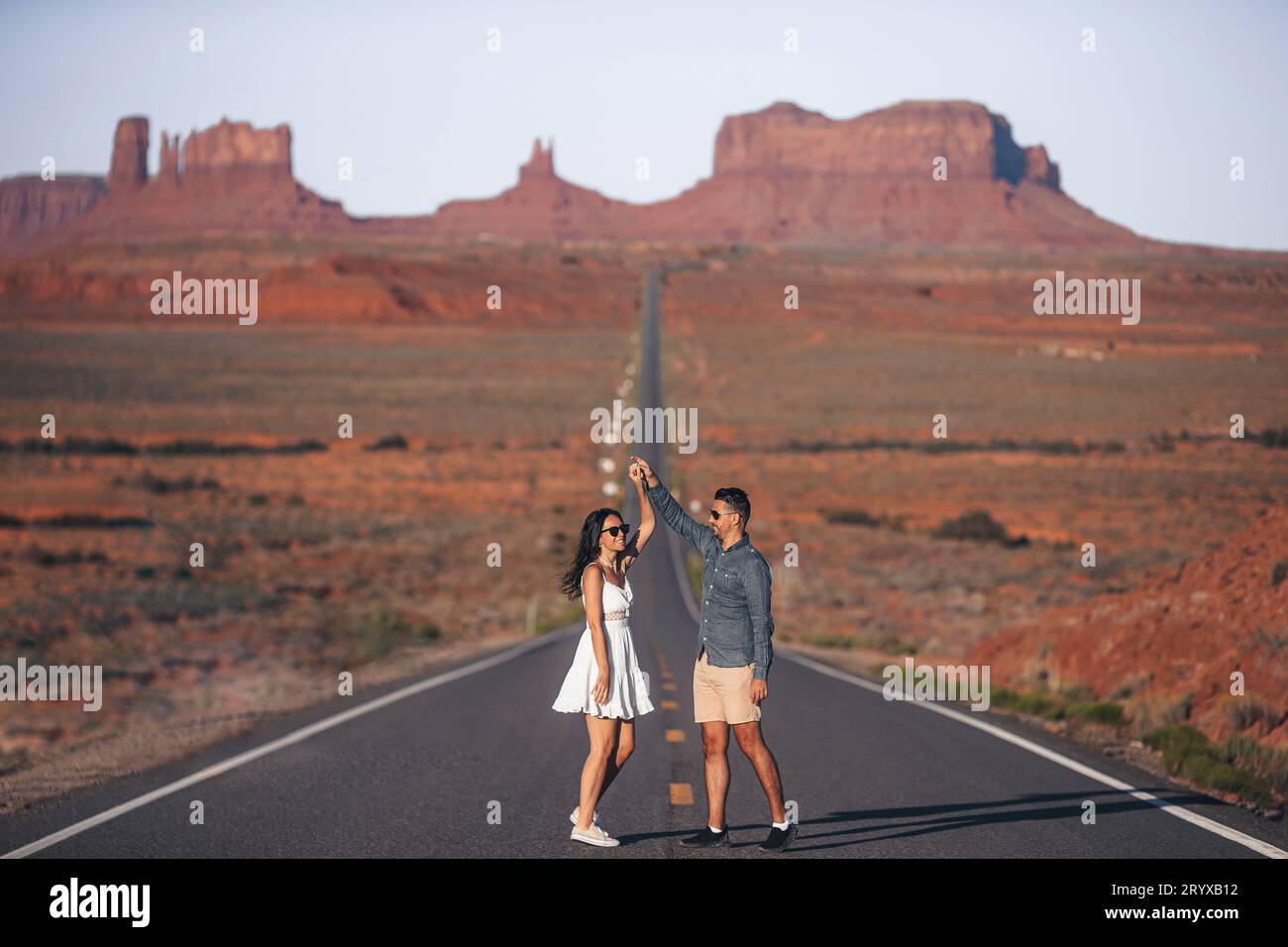 Happy couple on the famous road to Monument Valley in Utah in their ...