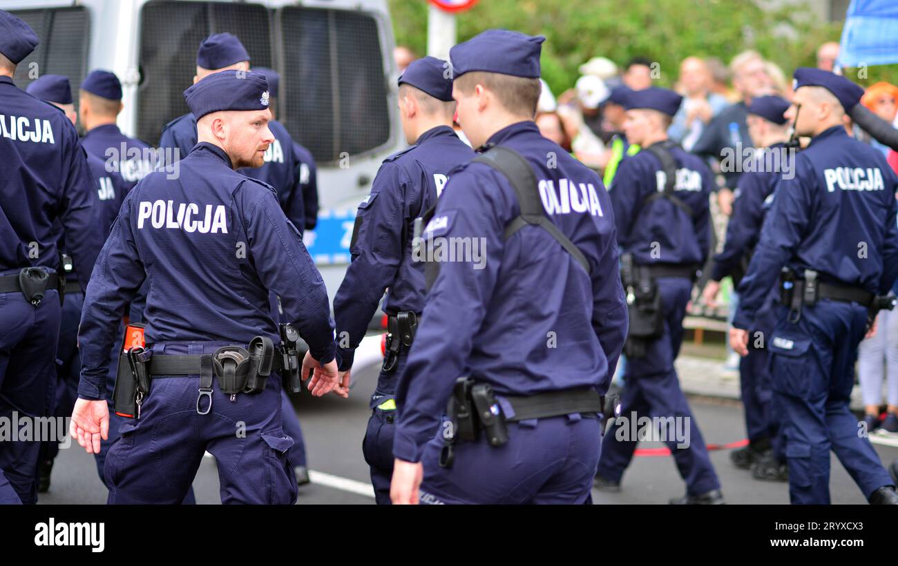 Police negotiator hi-res stock photography and images - Alamy