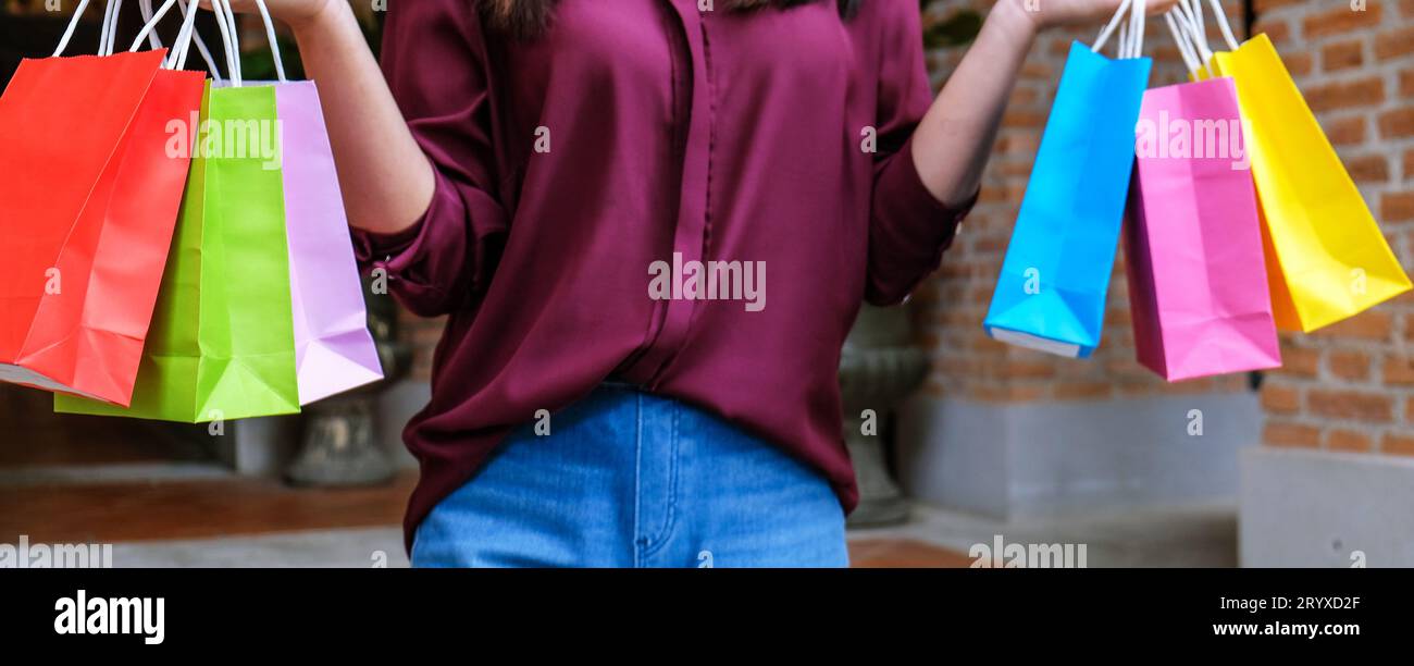 Asian girls holding sale shopping bags. consumerism lifestyle concept ...