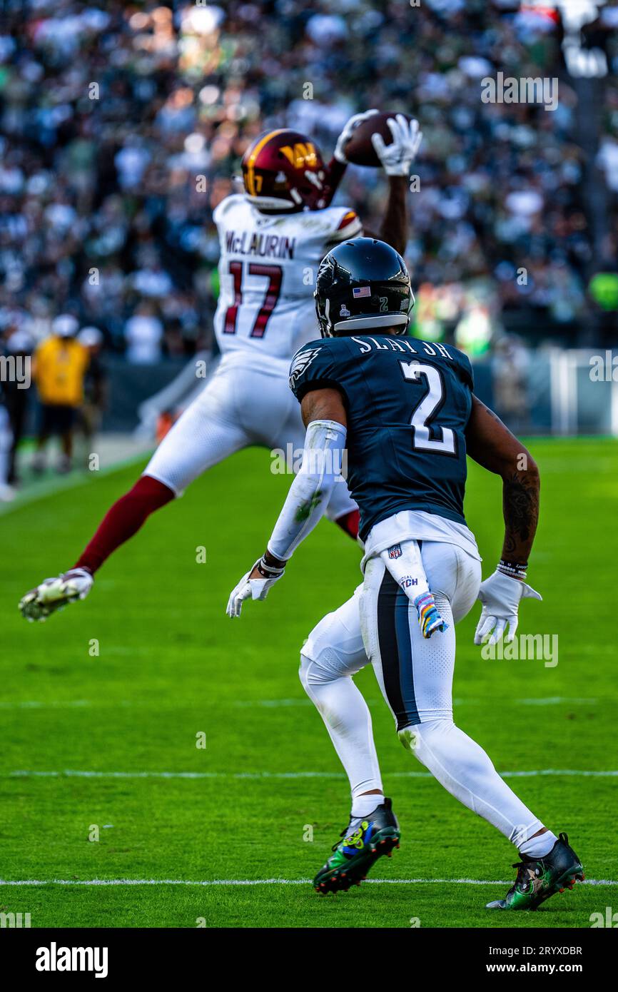 Darius Slay Jr #2 of the Philadelphia Eagles prepares to tackle #17 ...