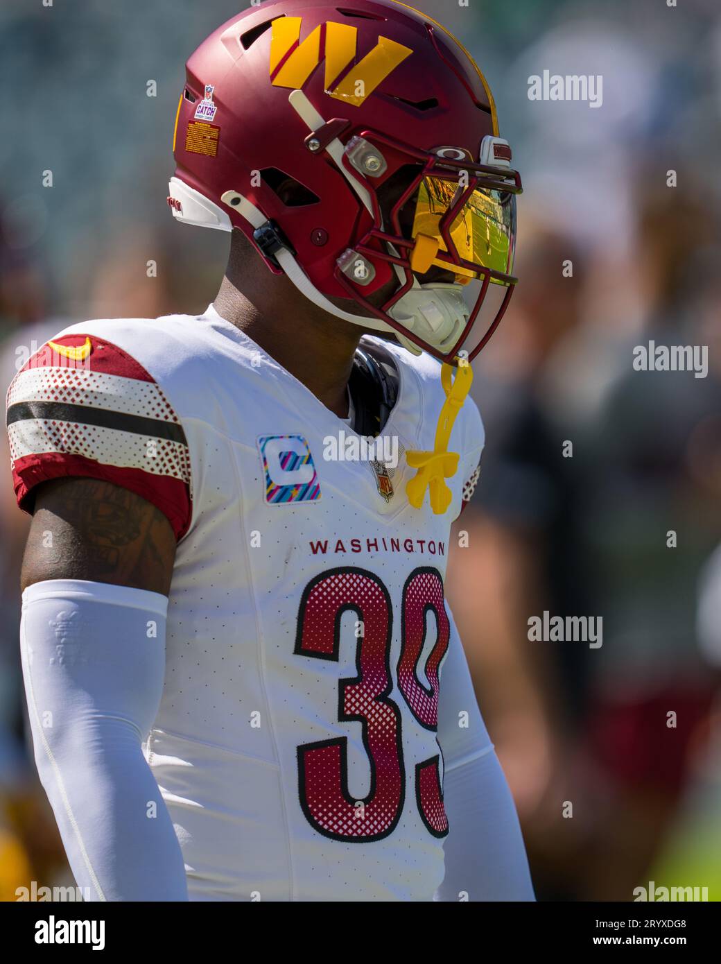 Washington Commanders Jeremy Reaves (39) of the looks on against the ...
