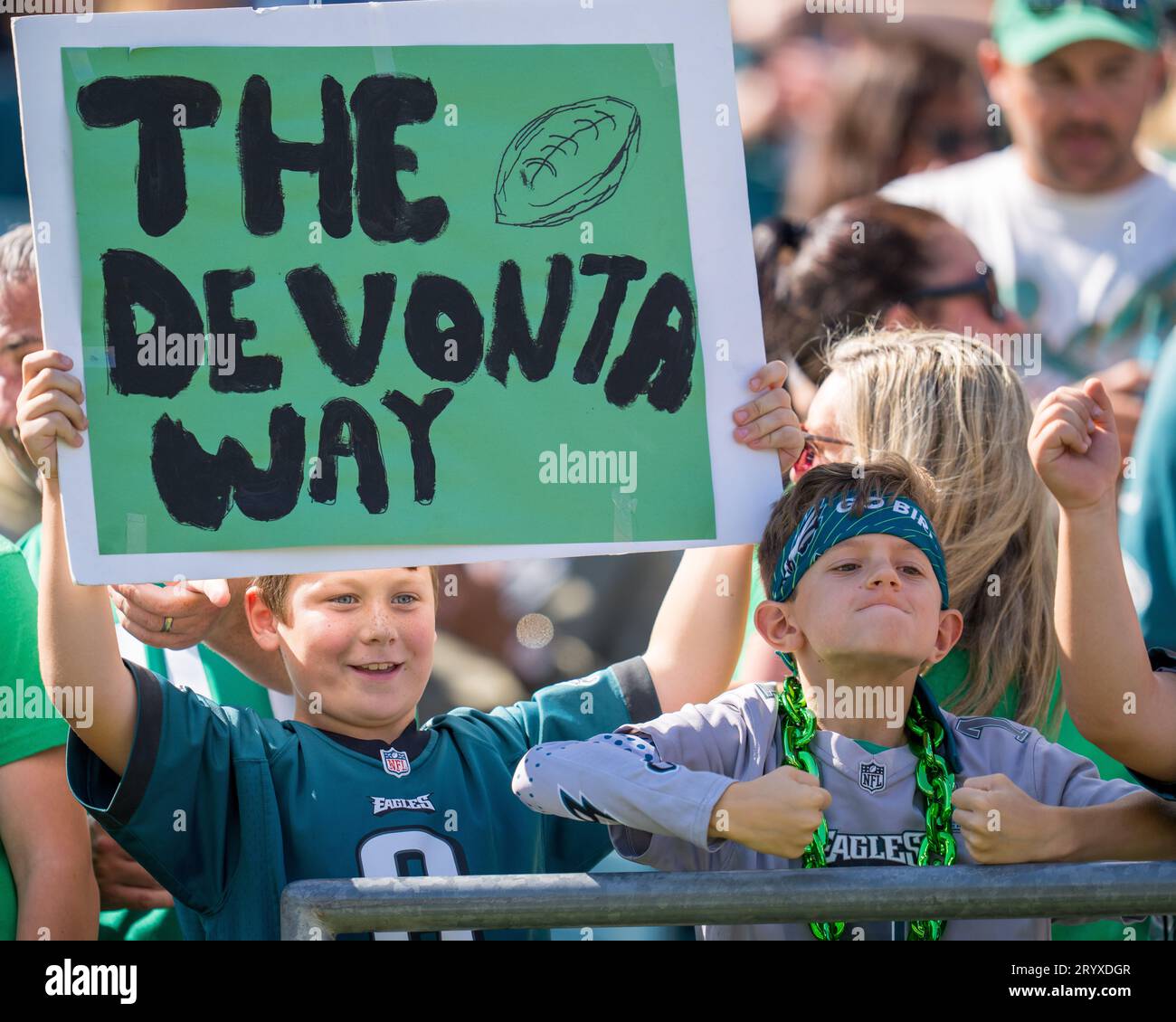 Devonta smith 2023 eagles hi-res stock photography and images - Alamy