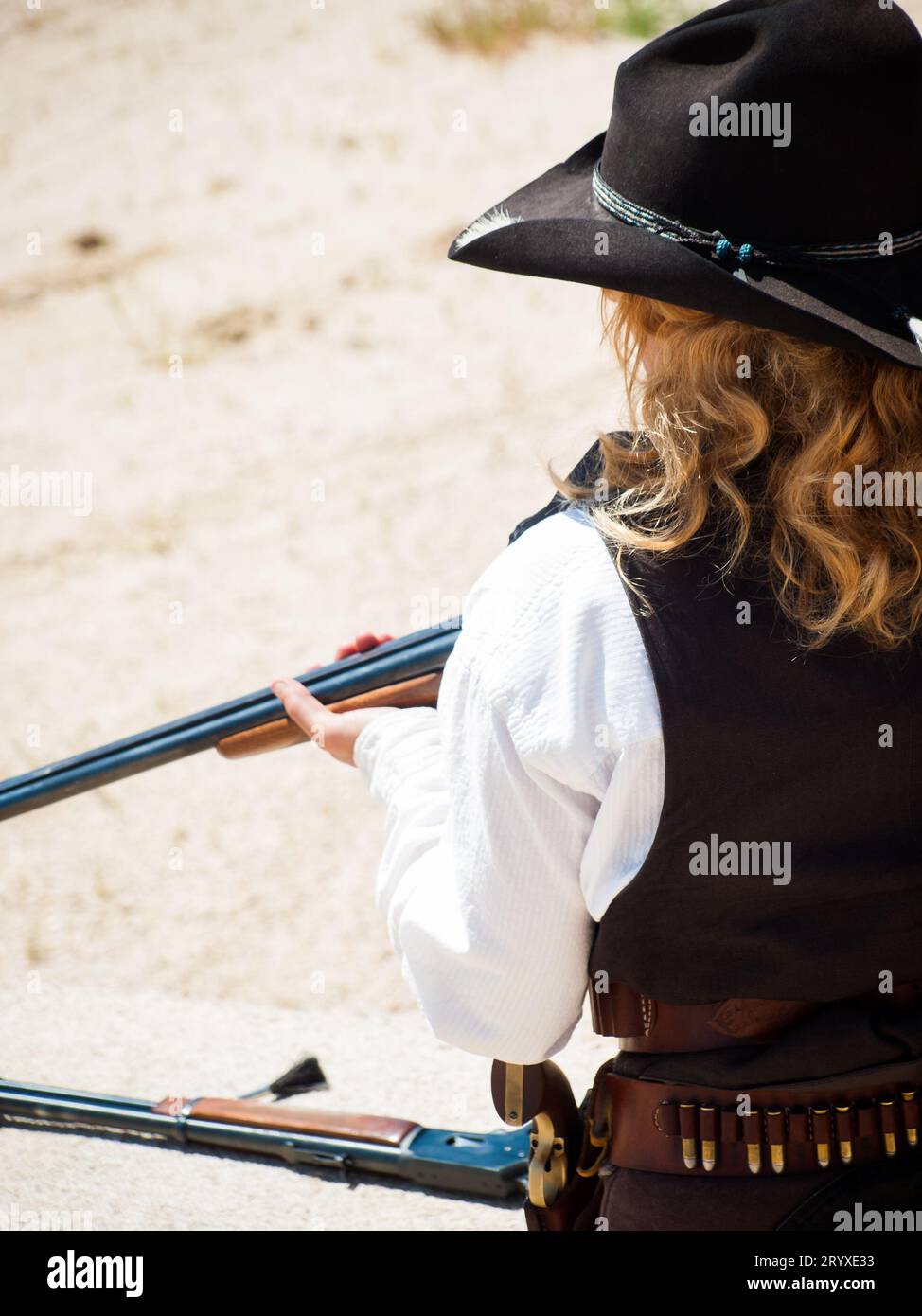 Shooting cowboy hi-res stock photography and images - Alamy