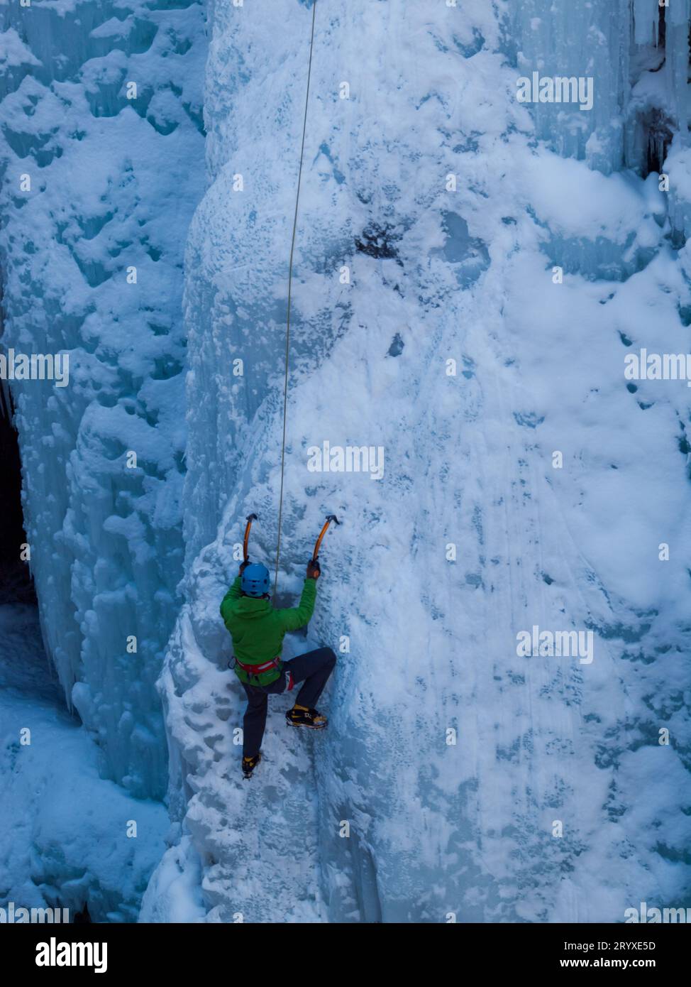 Climbing ice hi-res stock photography and images - Alamy