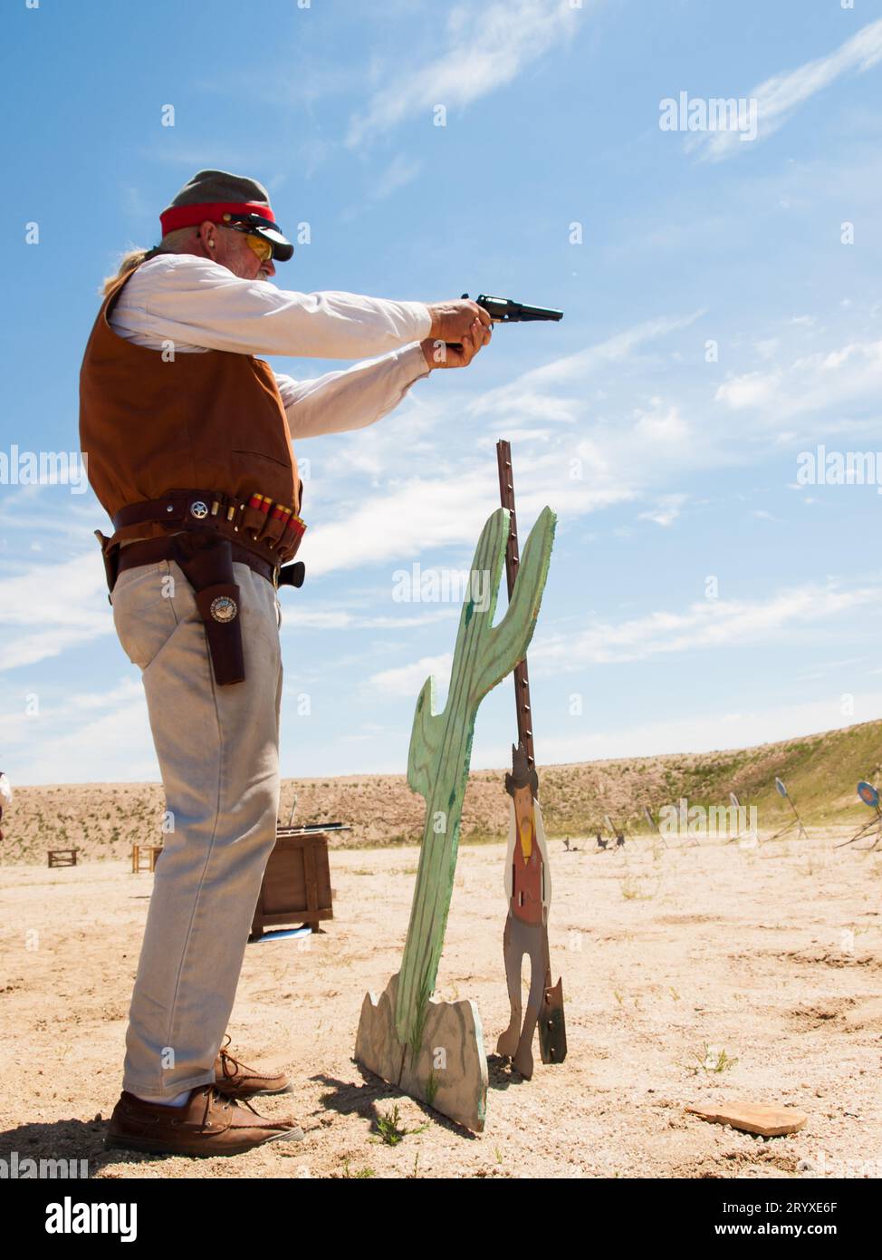 Shooting range pistol man hi-res stock photography and images - Alamy
