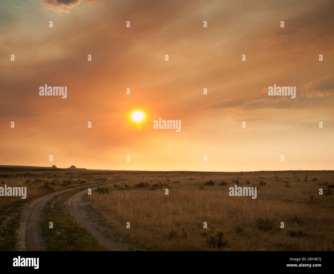 Colorado plains prairie road hi-res stock photography and images - Alamy