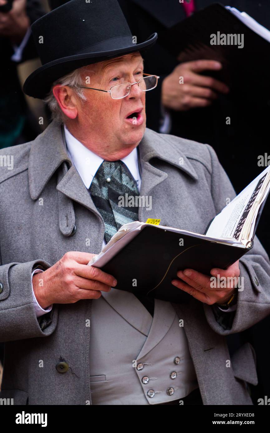 Carolers hi-res stock photography and images - Alamy
