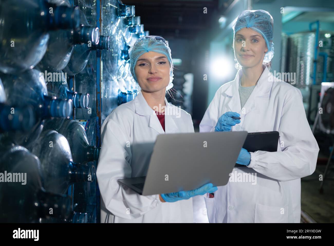 Female computer scientist hi-res stock photography and images - Alamy