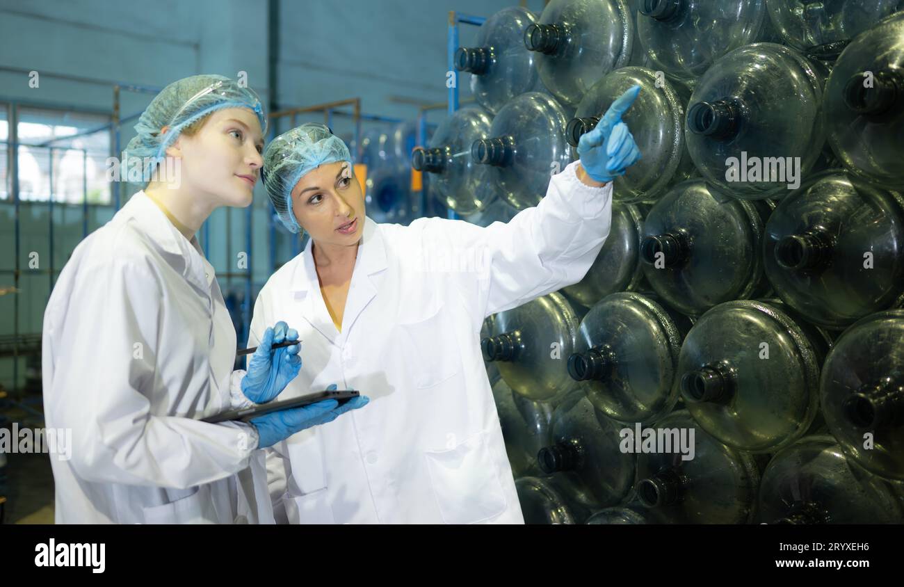 Worker checking tanks bottling hi-res stock photography and images - Alamy