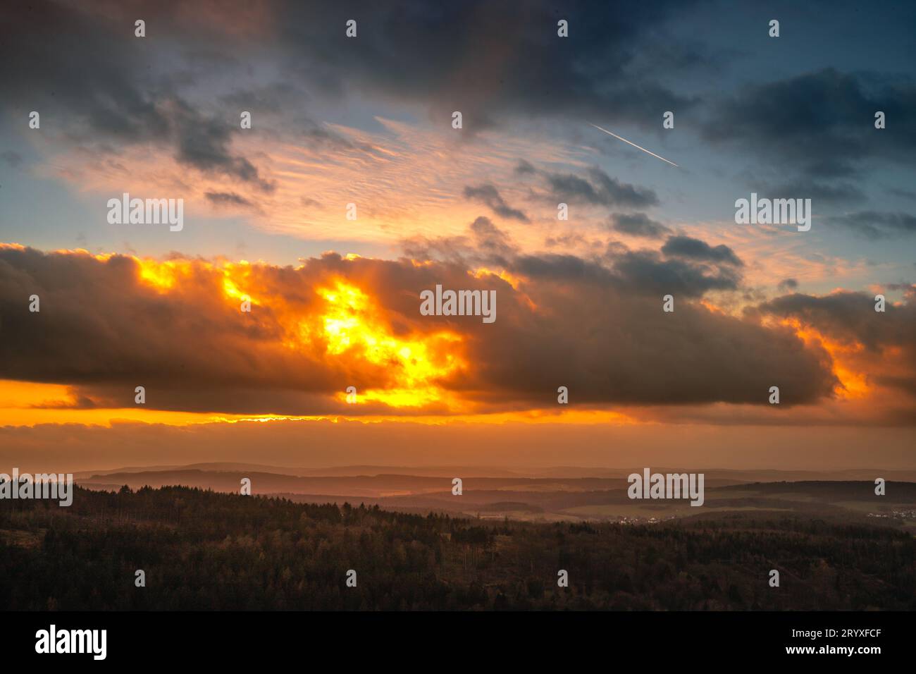 Horizon sunset view hi-res stock photography and images - Alamy