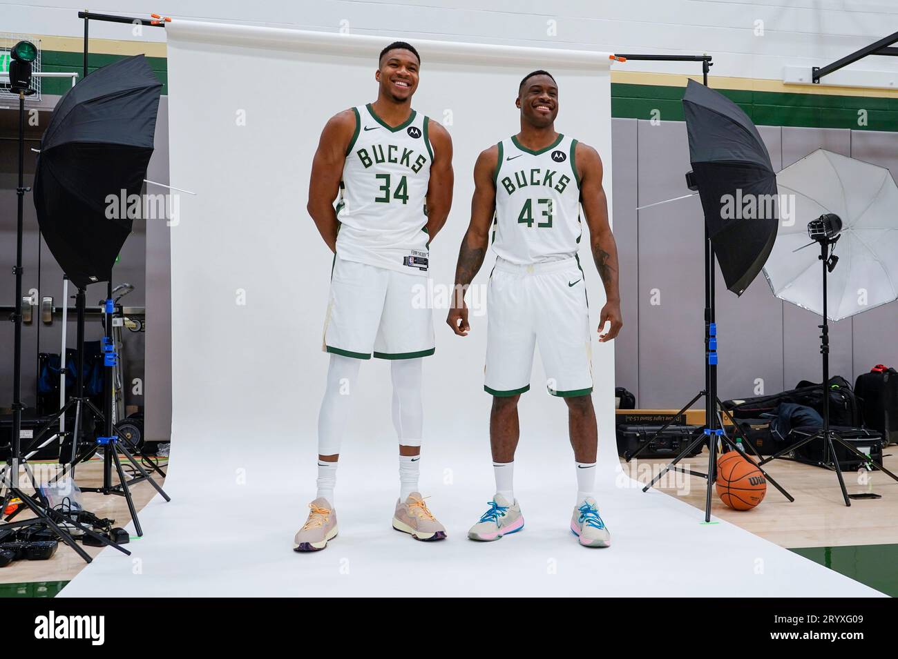 Milwaukee Bucks Giannis Antetokounmpo And Brother Thanasis