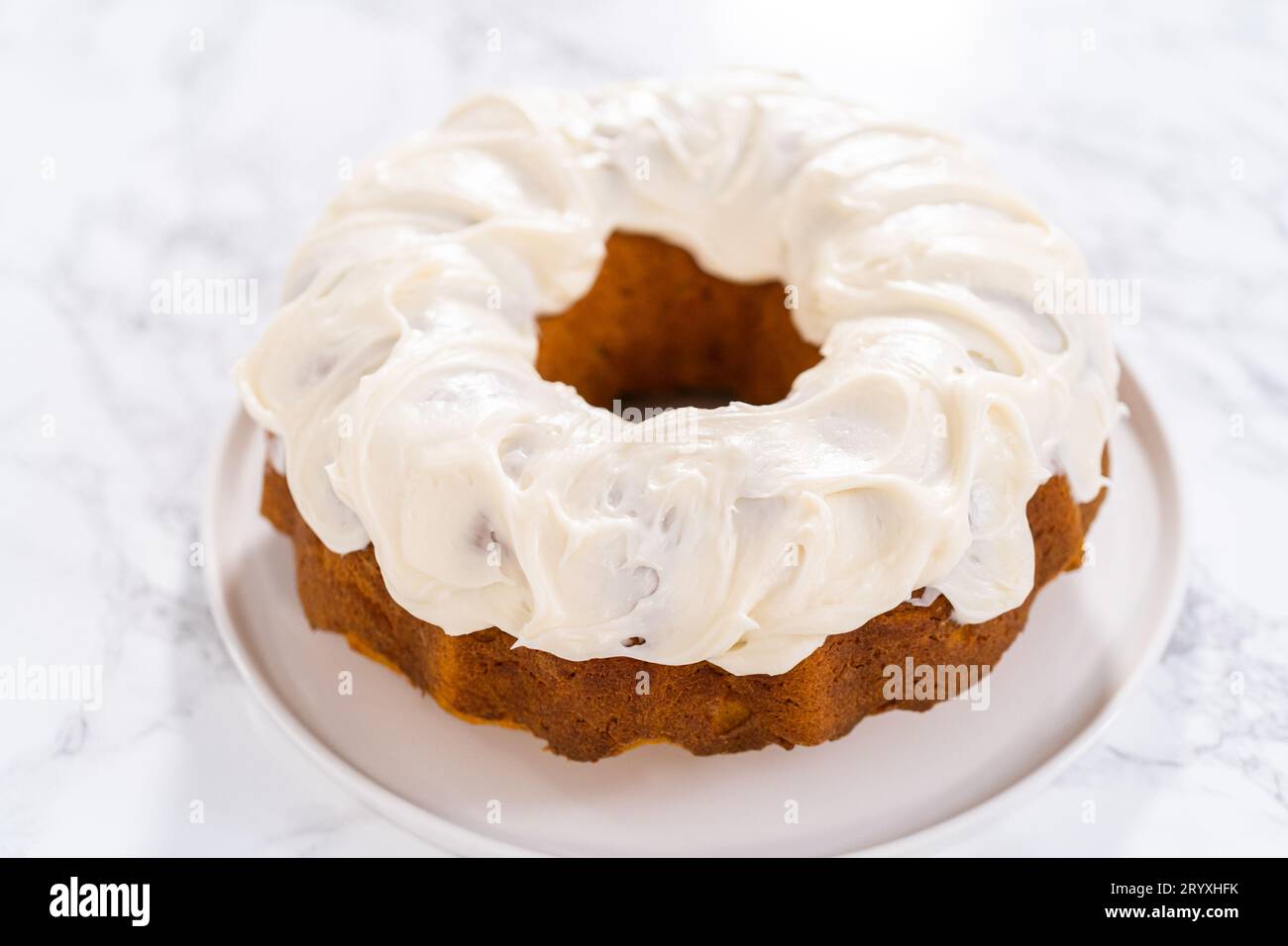 Bunt cake hi-res stock photography and images - Alamy
