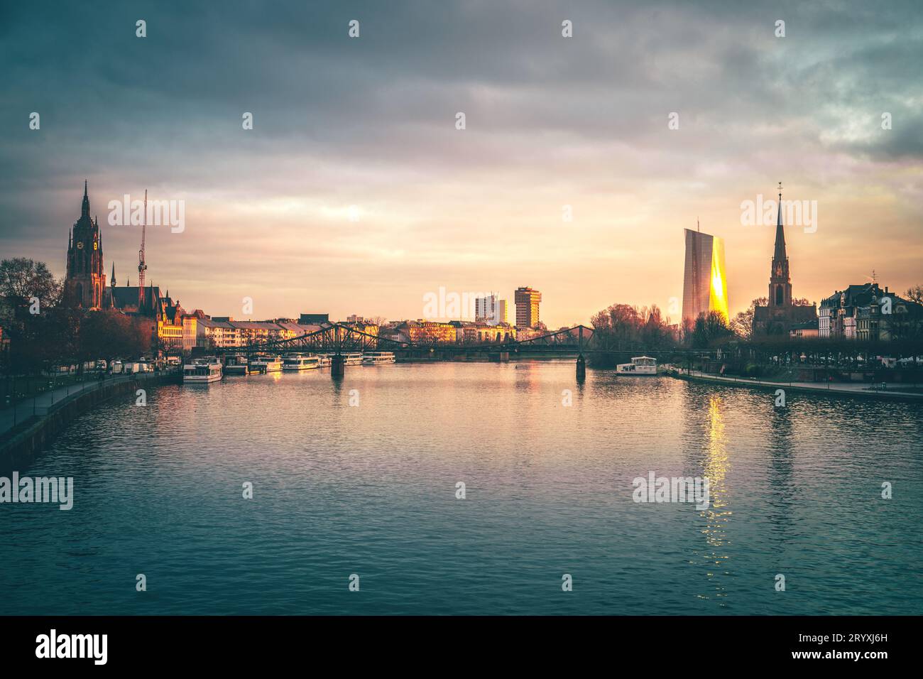 Frankfurt Evening Magic: Skyline and Main in Harmonious Sunset Stock ...