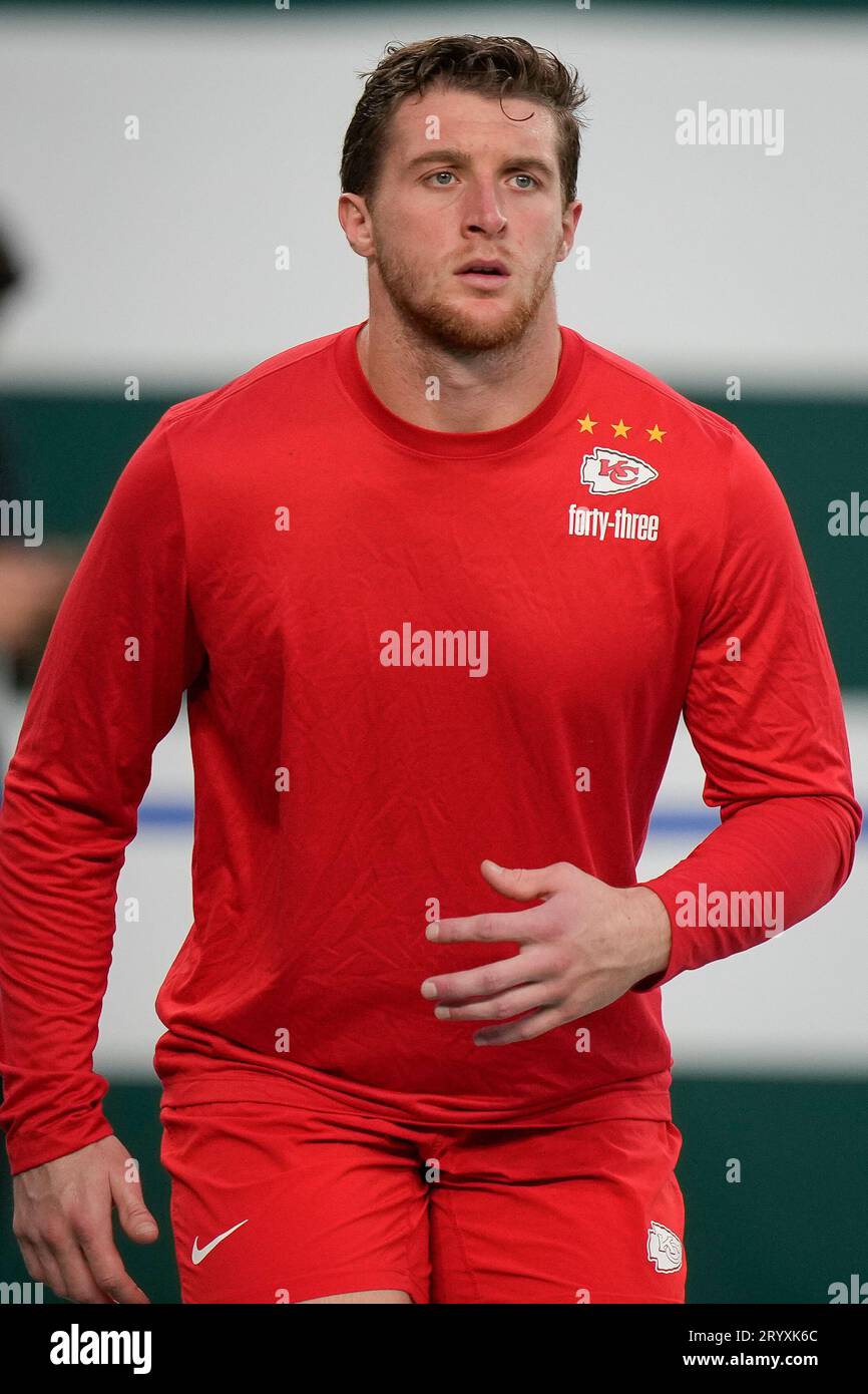 Kansas City Chiefs linebacker Jack Cochrane (43) warms up before an NFL ...