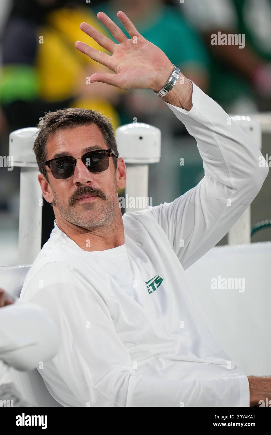 New York Jets quarterback Aaron Roders waves to fans before an NFL ...