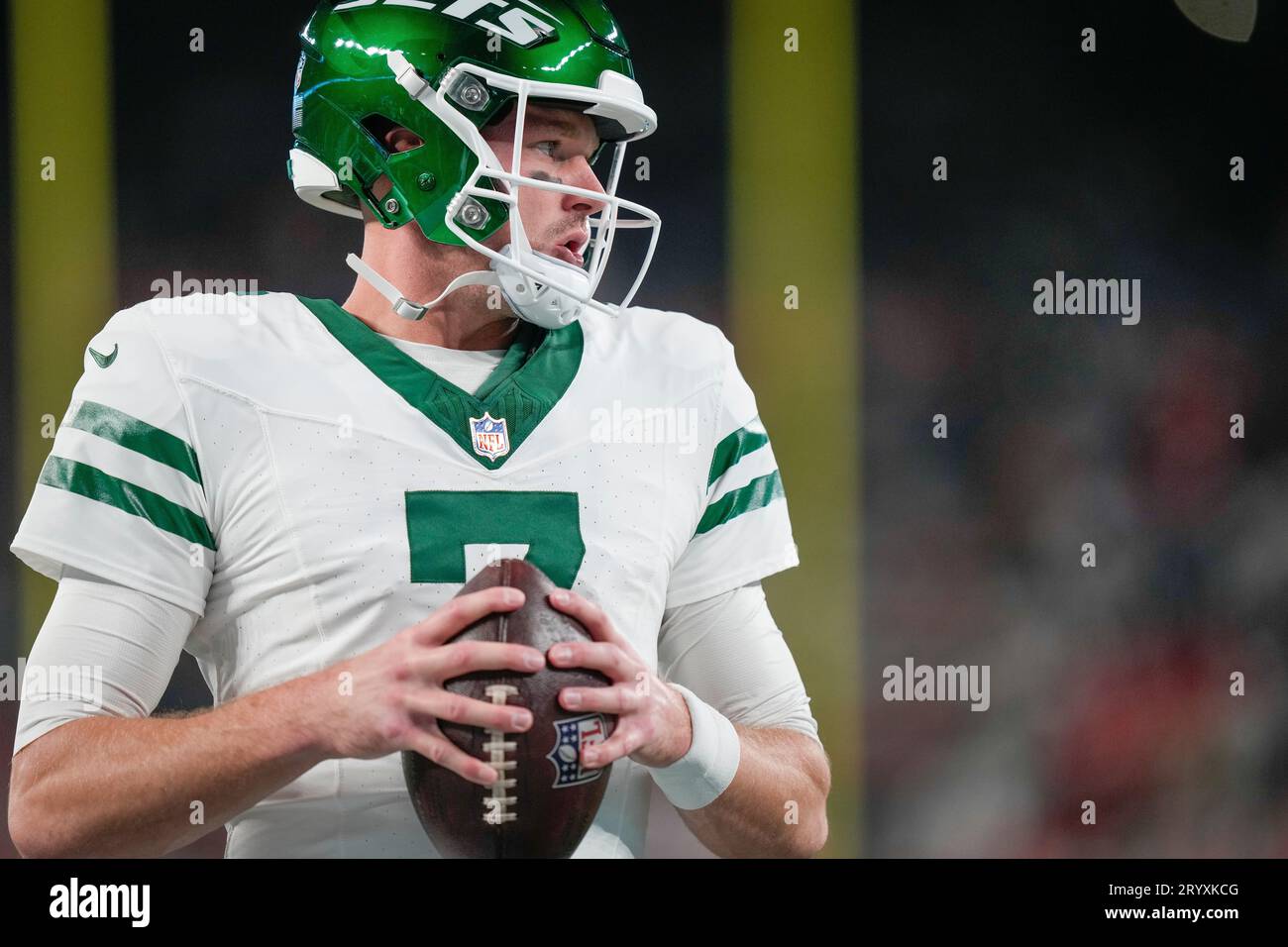New York Jets quarterback Tim Boyle (7) warms up before an NFL football ...