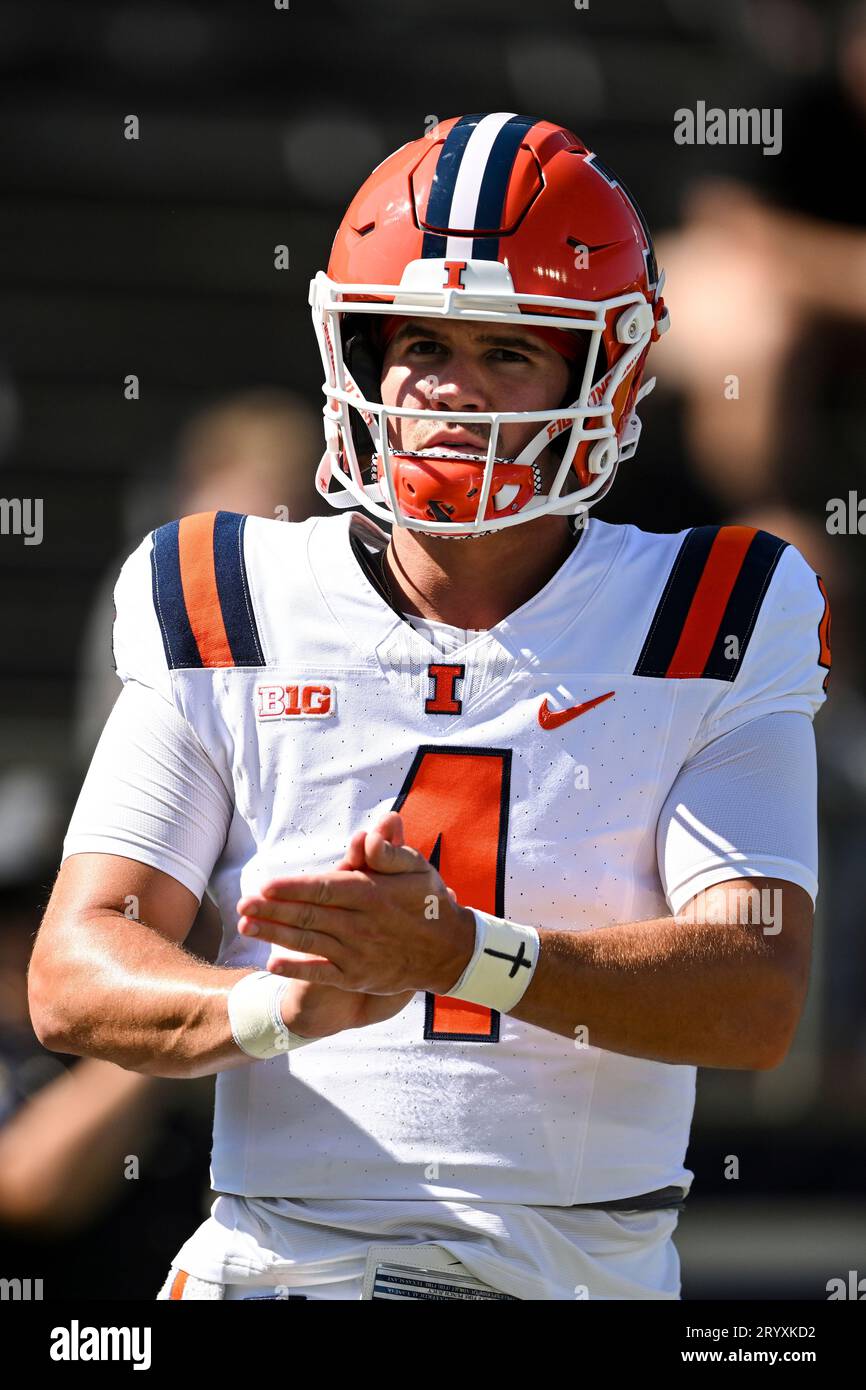 WEST LAFAYETTE, IN - SEPTEMBER 30: Illinois QB John Paddock (4) prior ...