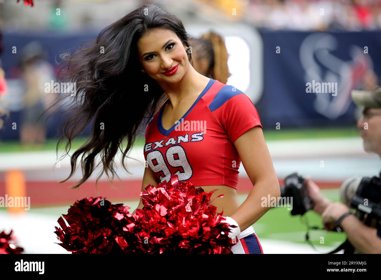 Houston, Texas, USA. 1st Oct, 2023. A Houston Texans cheerleader ...