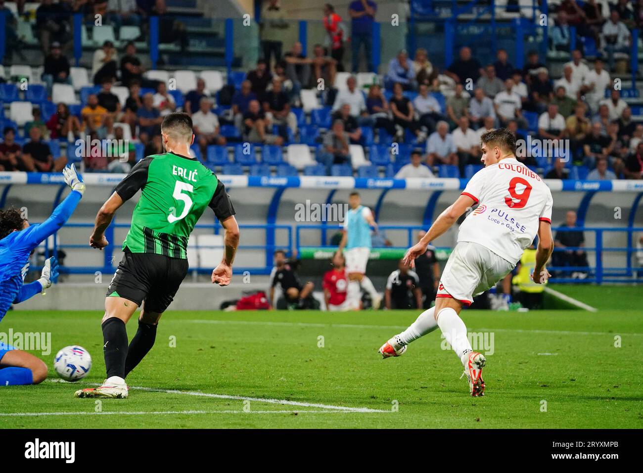 Reggio Emilia, Italie. 02nd Oct, 2023. Lorenzo Colombo (AC Monza) scores the goal during the ...