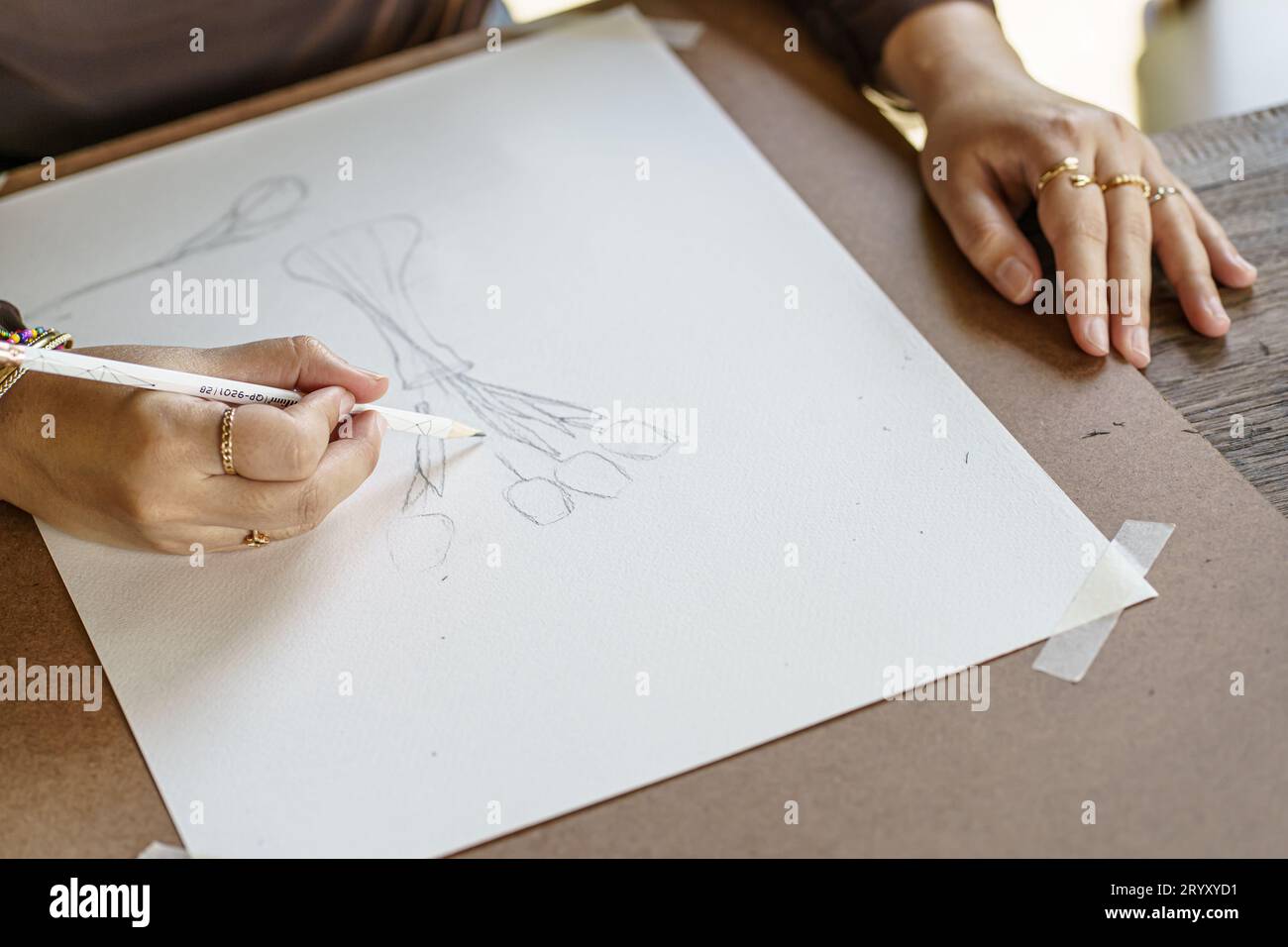 Pencil drawing for beginners hi-res stock photography and images - Alamy