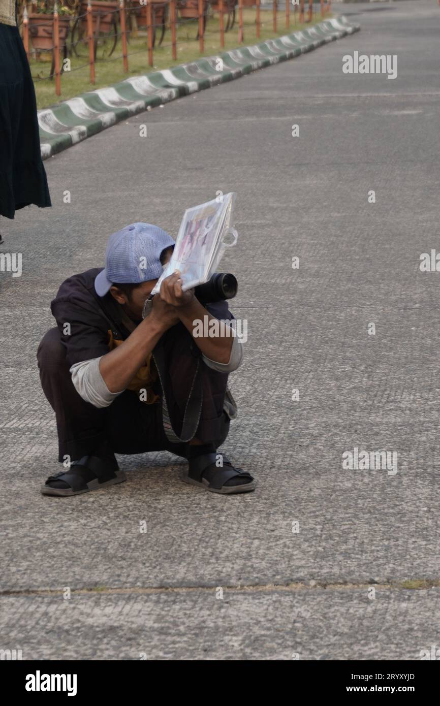 Squatting male hi-res stock photography and images - Alamy