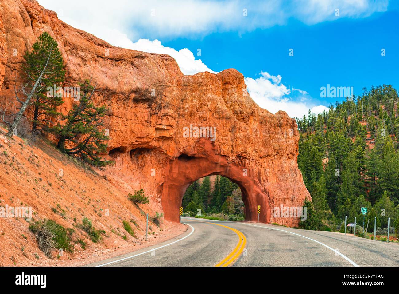 Bridge in red hi-res stock photography and images - Alamy