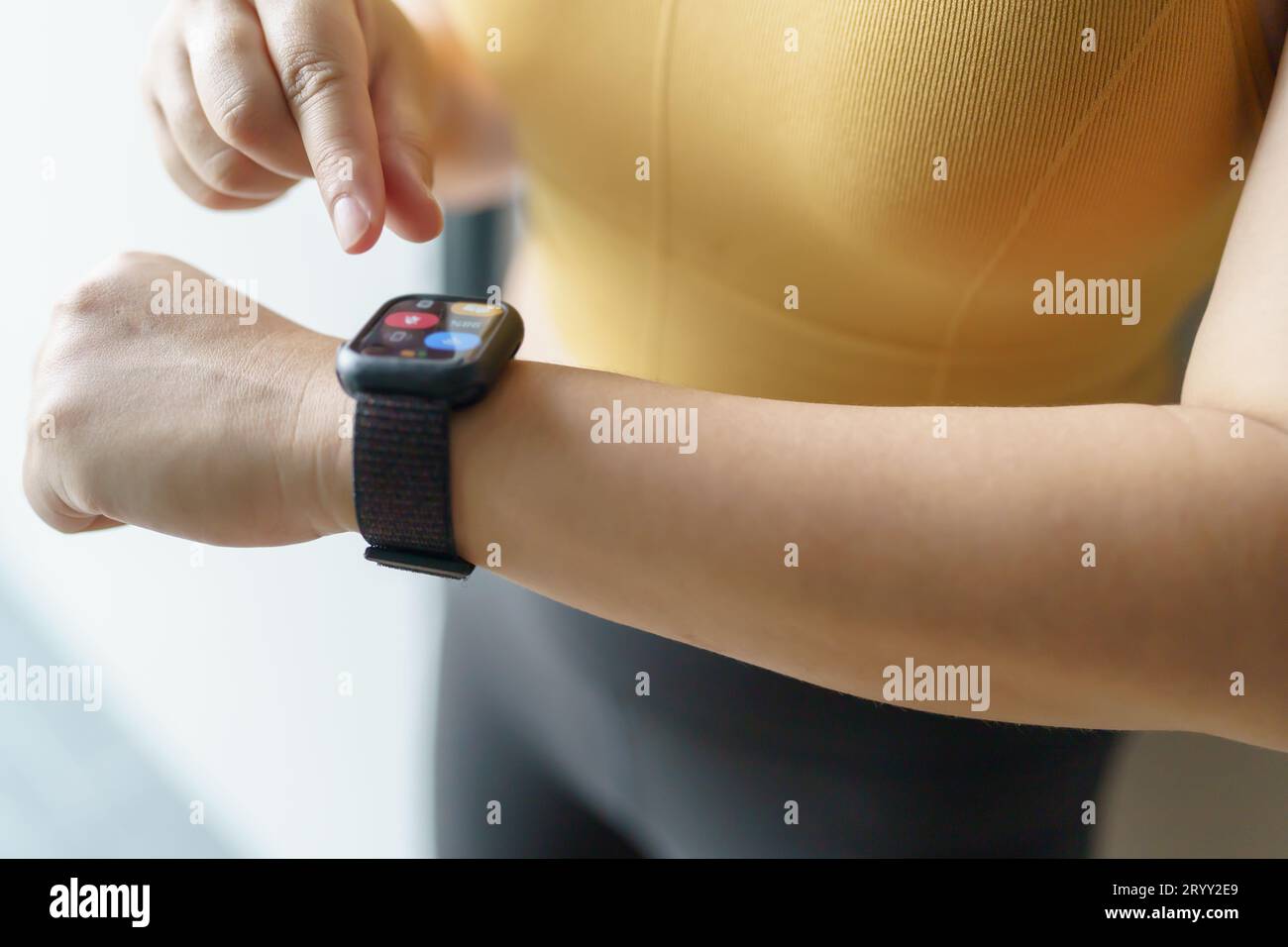 Health app on smartwatch screen hi-res stock photography and images - Alamy