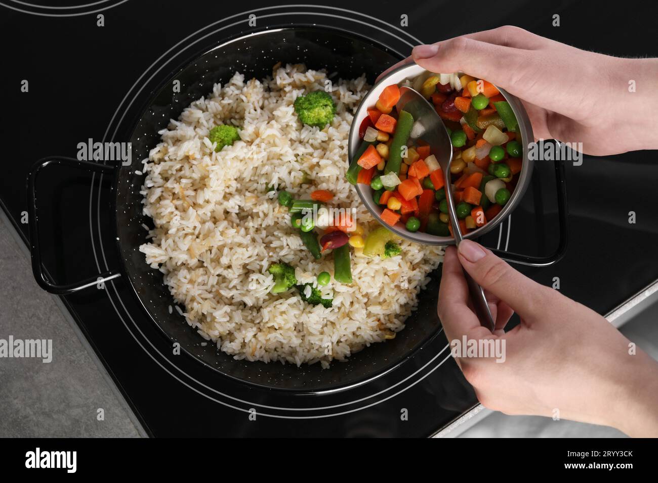 Top view induction cooktop hi-res stock photography and images - Alamy