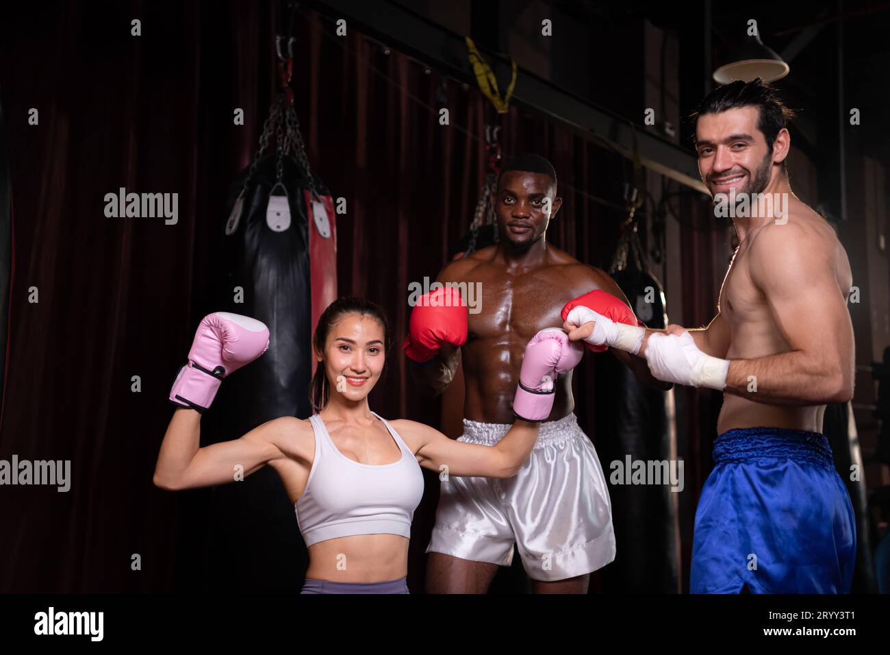 Foreigners who start learning Thai boxing went up on stage and lost ...