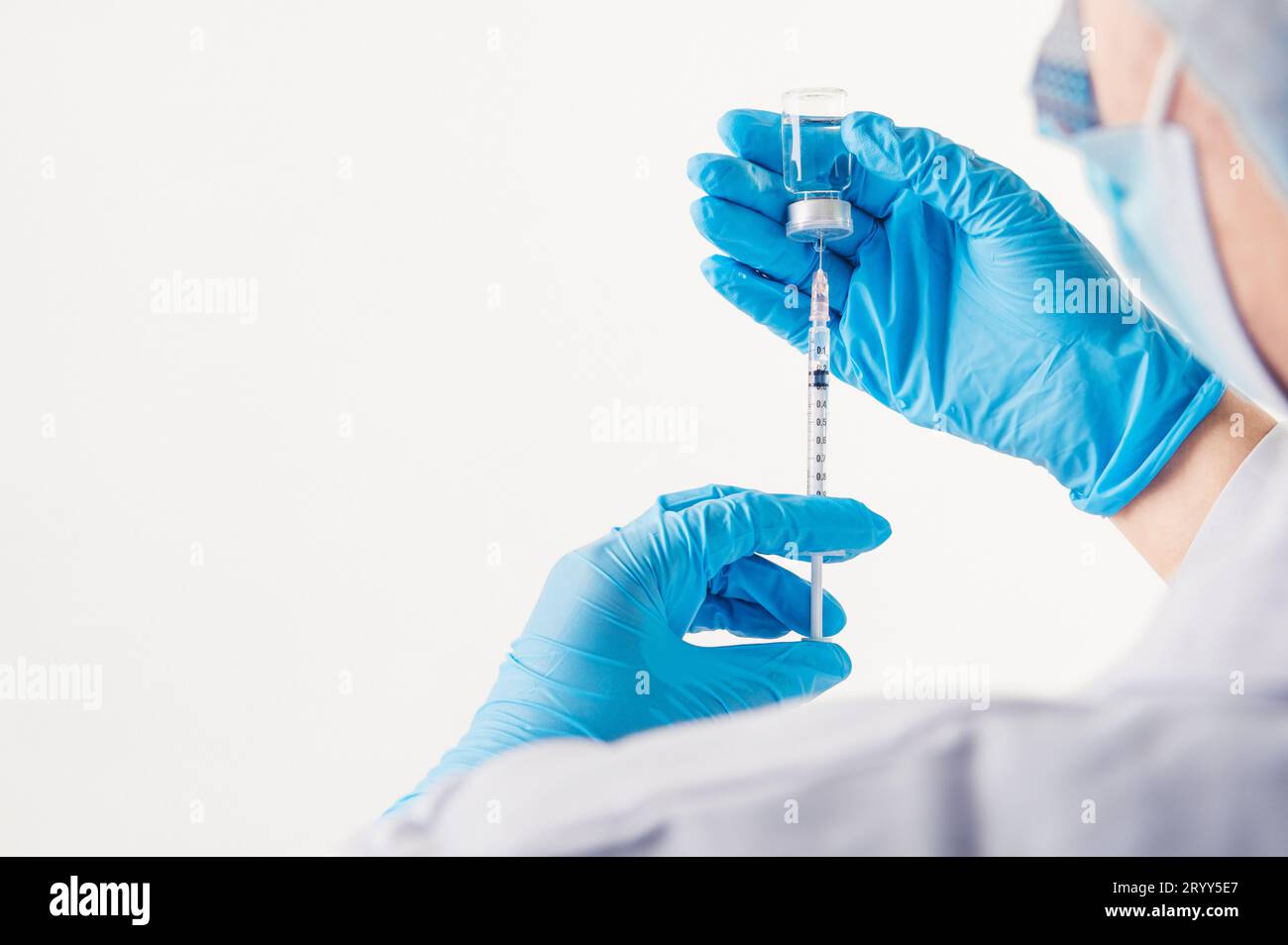 Scientist biotechnology insulin hi-res stock photography and images - Alamy