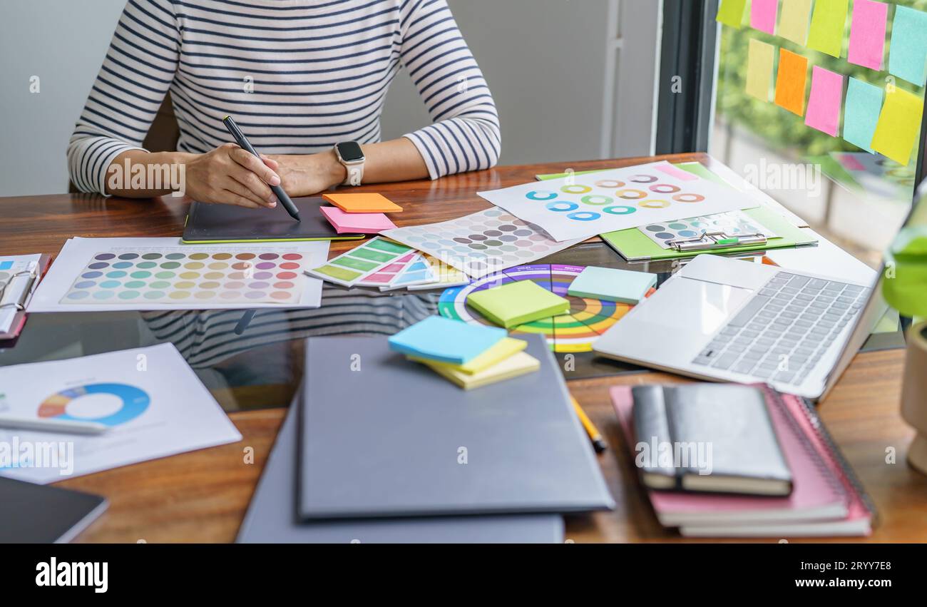 Teamwork brainstorming Creative idea Business project. Business PeopleÂ ...