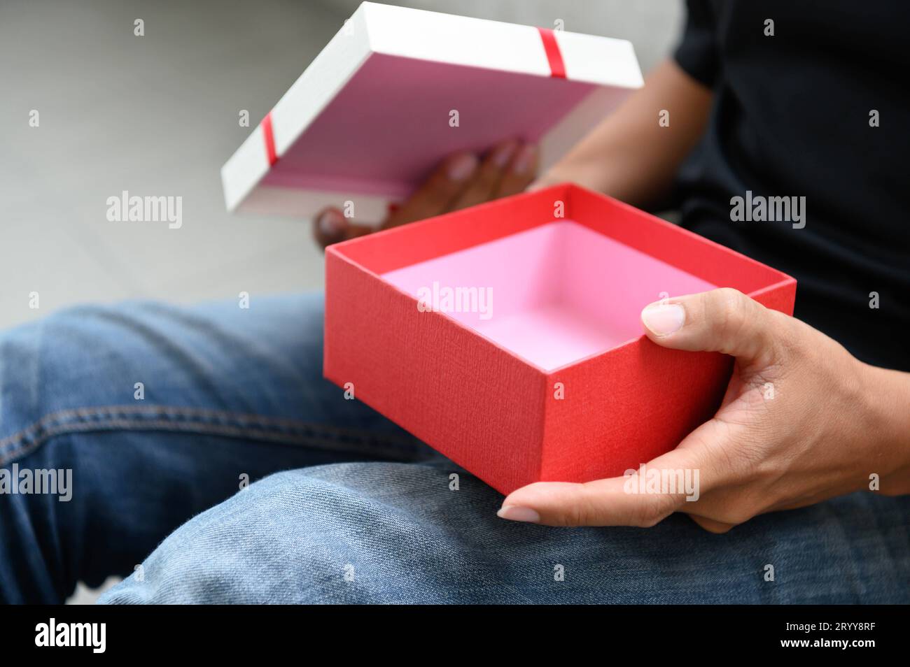 Opening sit hi-res stock photography and images - Alamy