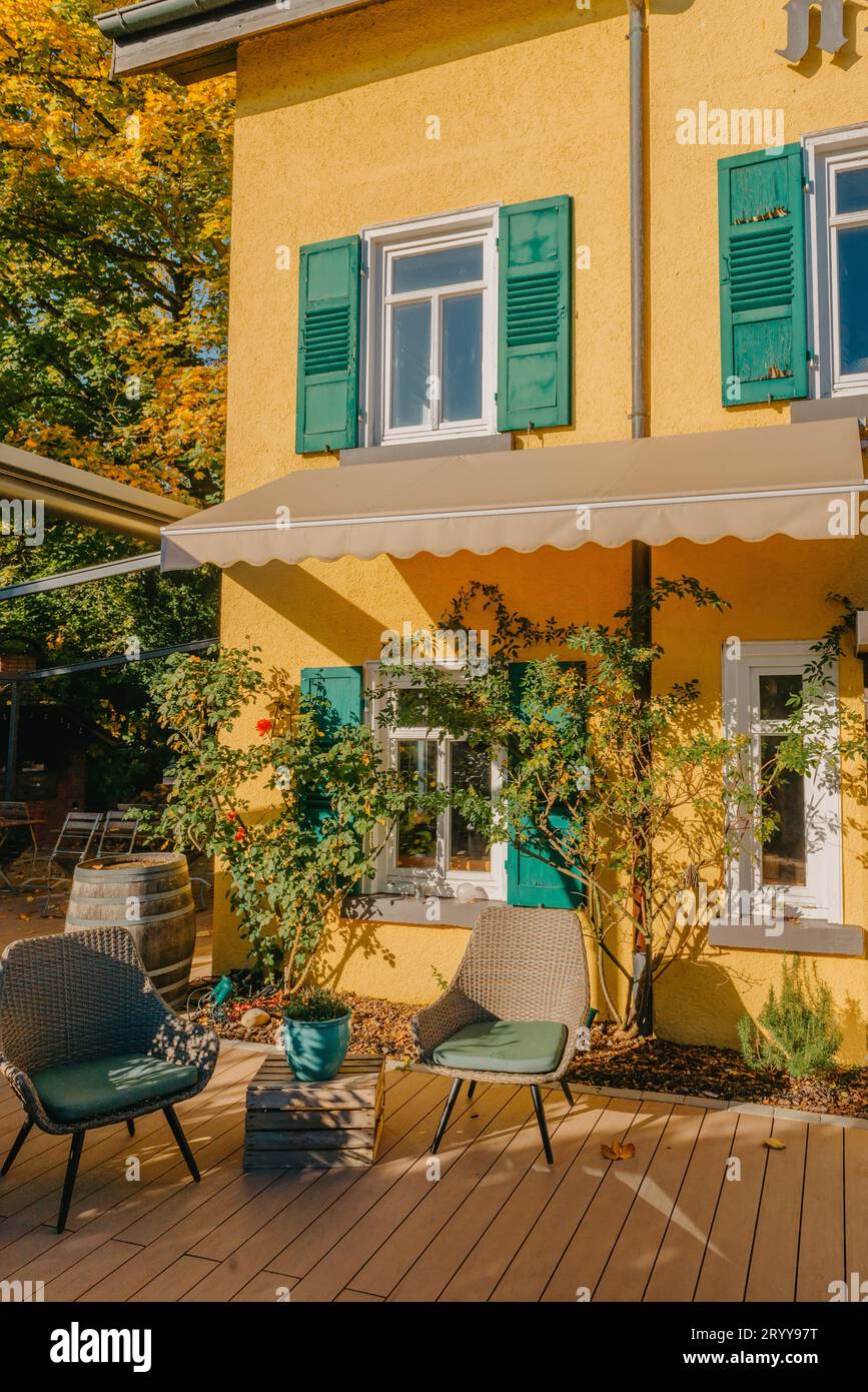 Backyard of a house hi-res stock photography and images - Alamy