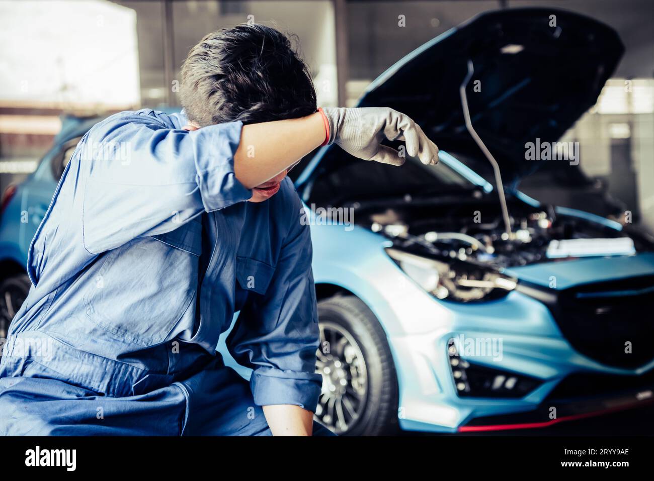 Mechanic at work car man hi-res stock photography and images - Alamy