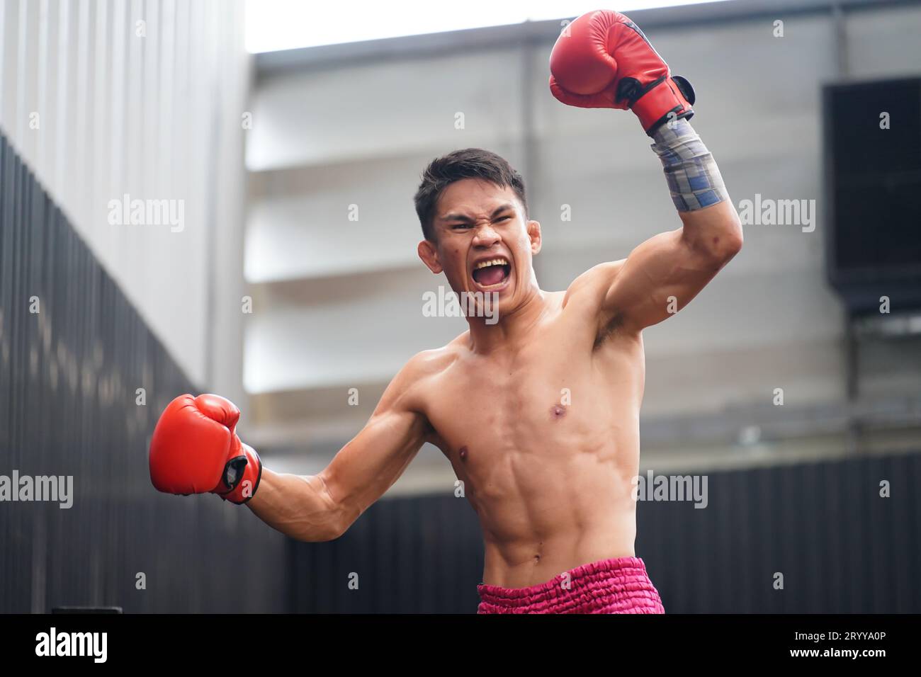 Boxing ring competition action standing hi-res stock photography and ...