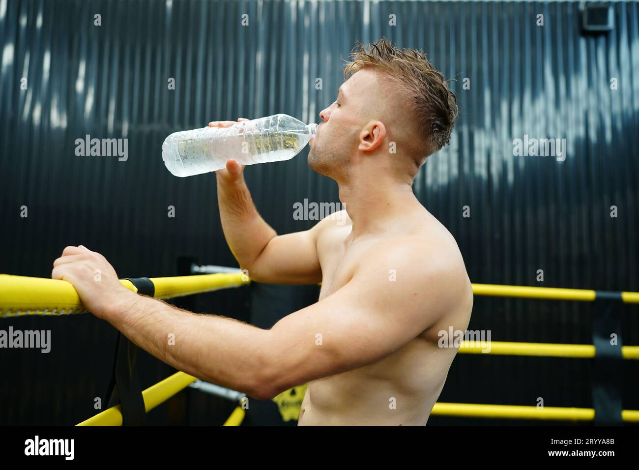 Young asian boxer man hi-res stock photography and images - Alamy