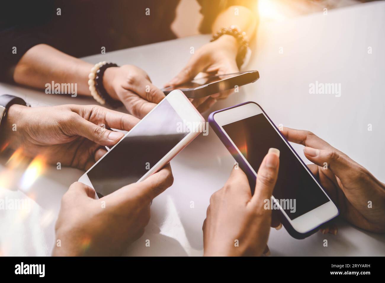 Many hand holding mobile phones hi-res stock photography and images - Alamy