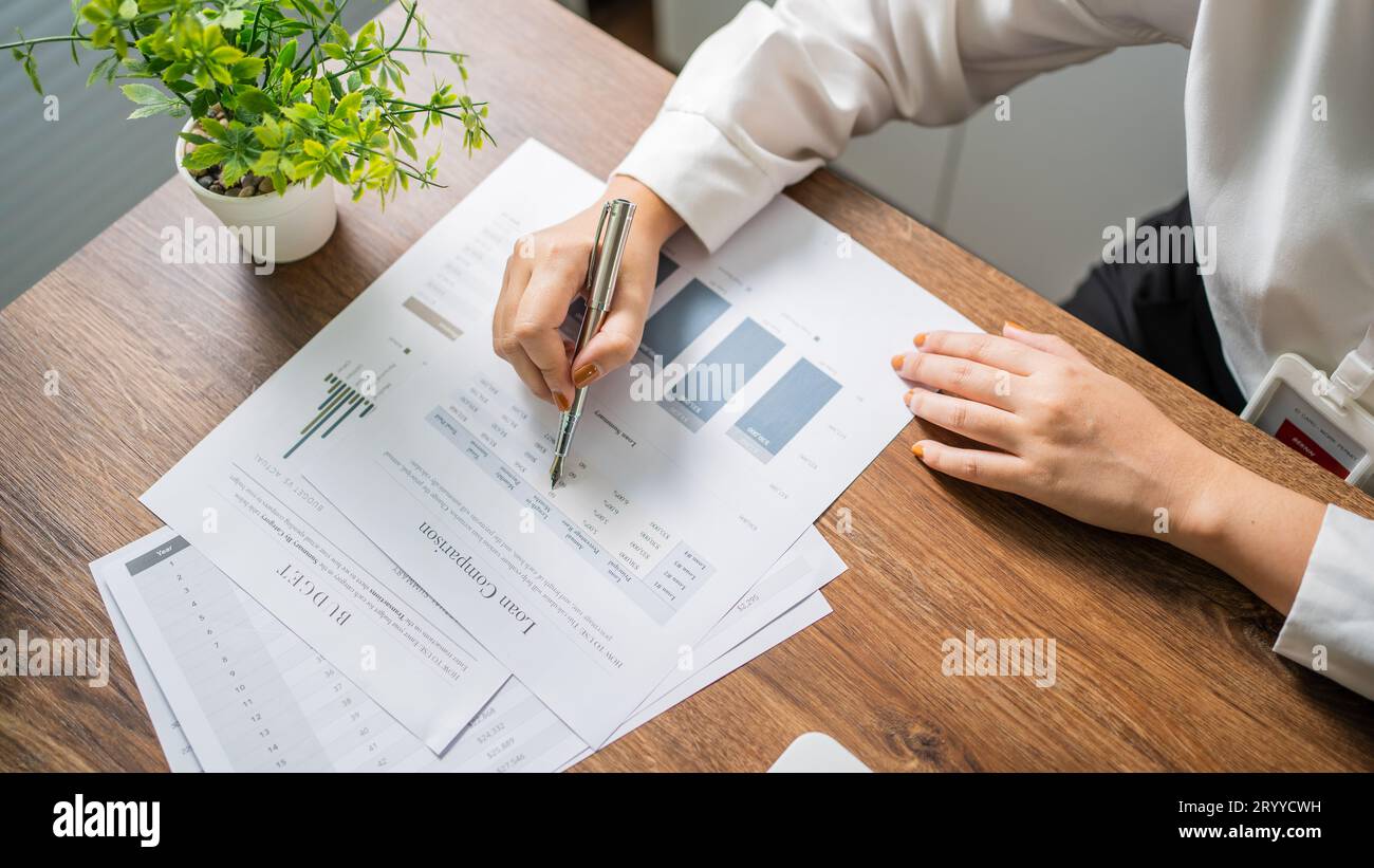 Financial statements hi-res stock photography and images - Alamy