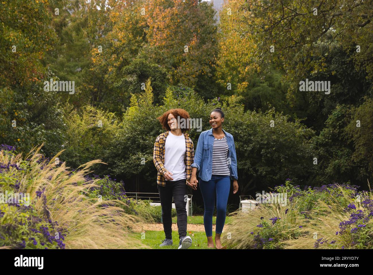 Walking talking hands free hi-res stock photography and images - Alamy