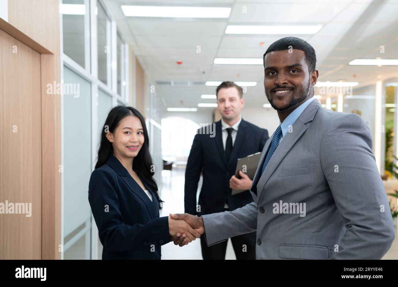 Congratulations handshake hi-res stock photography and images - Alamy