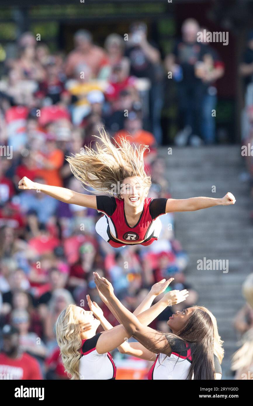 Cfl cheerleaders hi-res stock photography and images - Alamy