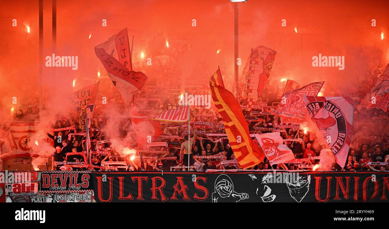 Fan block, 1. FC Union Berlin FCU, fans, fan curve, flags, atmosphere ...