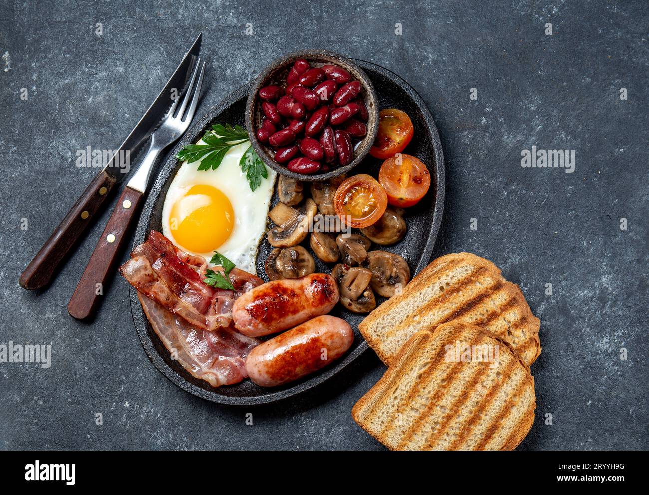Full english breakfast plate hi-res stock photography and images - Alamy