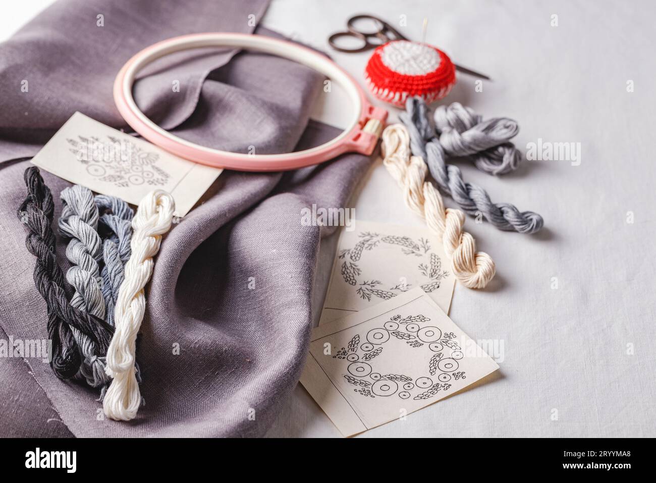 Embroidery set. Linen fabric, embroidery patterns, embroidery hoop ...