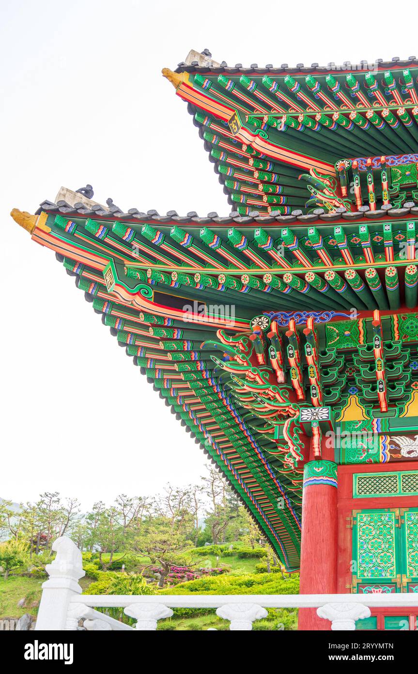 Traditional Korean pavilion. Korean architecture Stock Photo - Alamy