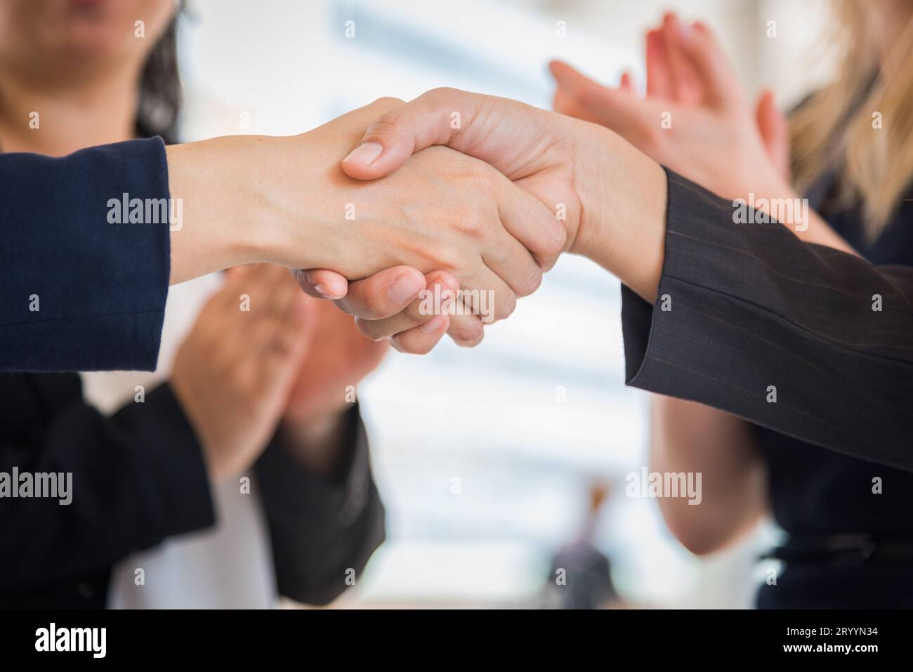 Working team shaking hands hi-res stock photography and images - Alamy