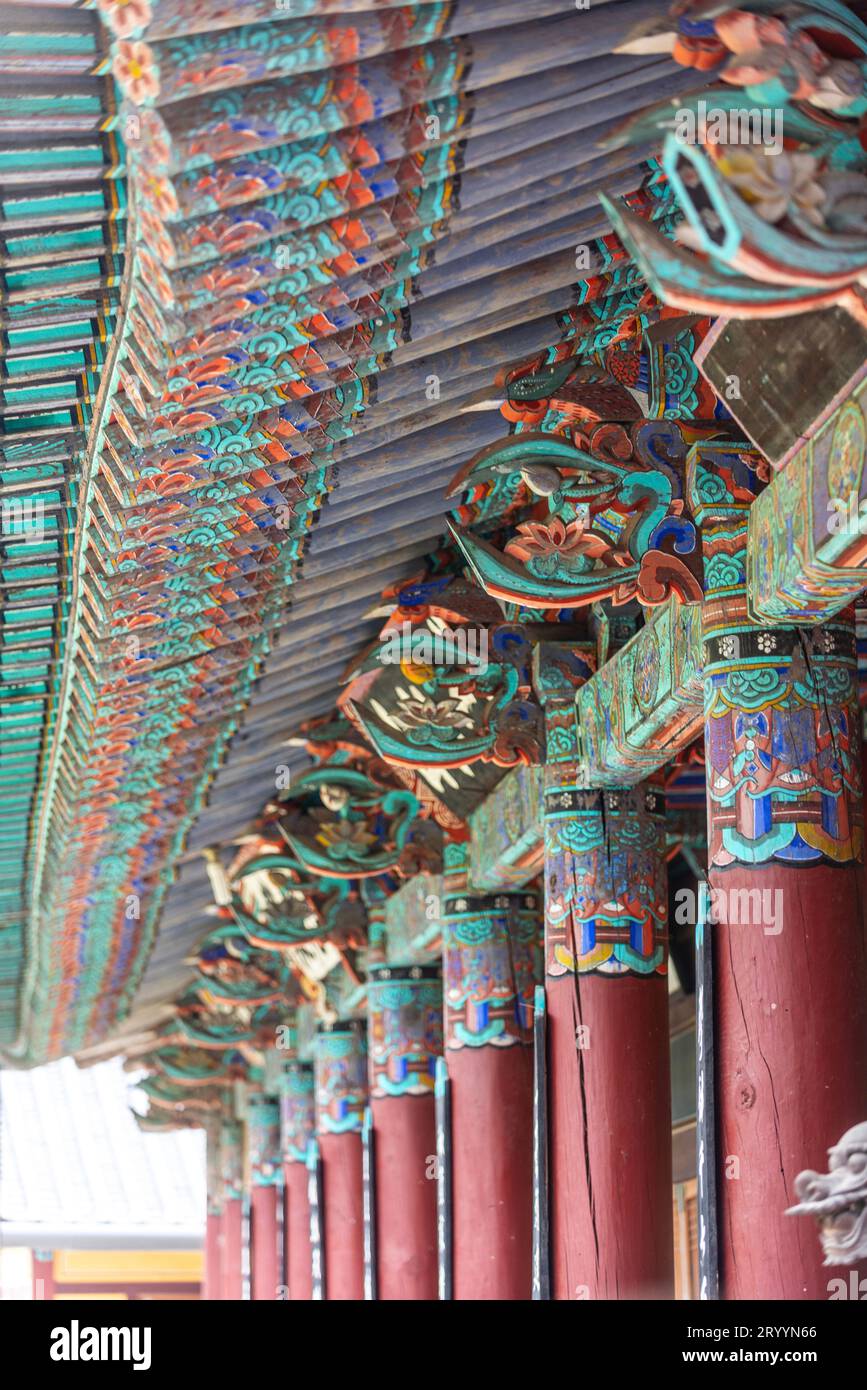 Traditional Korean-style eaves of beautiful oriental building Stock ...