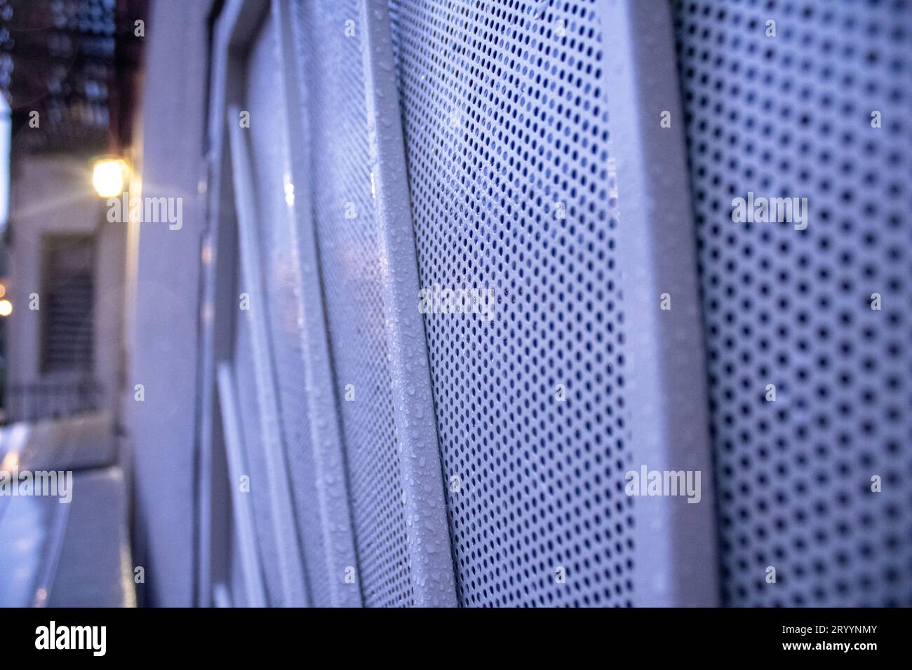 New york alley way fence hi-res stock photography and images - Alamy